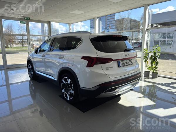 White Hyundai Santa Fe 2023 in Riga, with an engine capacity of 2.20 L and mileage of 37 thousand km for 32900 €, photo 4 on AUTOMOTO.COM.LV