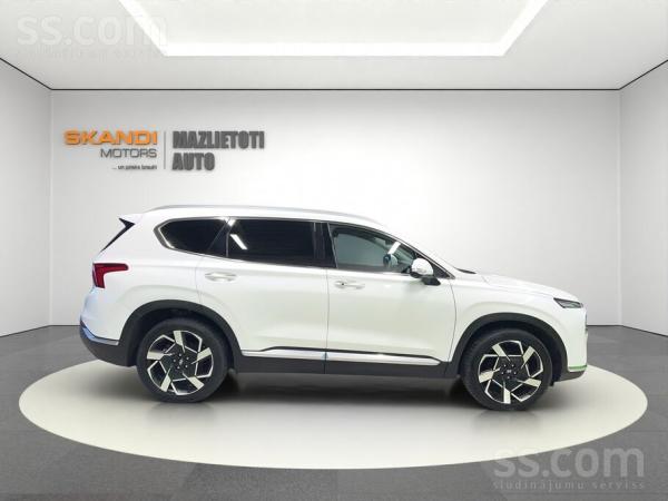 Balts Hyundai Santa Fe 2023 Rīga, ar dzinēja tilpumu 2.20 L un nobraukumu 81 tūkst. km par 30490 €, foto 8 vietnē AUTOMOTO.COM.LV