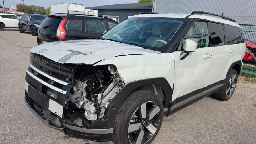 Balts Hyundai Santa Fe 2025 Panevēža, ar dzinēja tilpumu 1.60 L un nobraukumu 26 tūkst. km par 19900 €, foto 14 vietnē AUTOMOTO.COM.LV