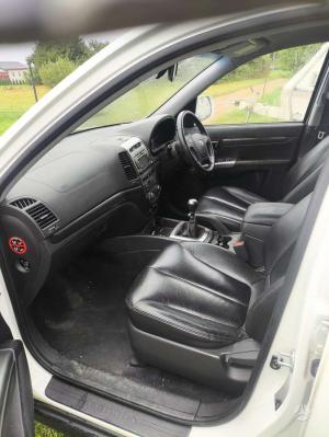 Balts Hyundai Santa Fe 2010 Šilutė, ar dzinēja tilpumu 2.20 L un nobraukumu 13 tūkst. km par 2450 €, foto 5 vietnē AUTOMOTO.COM.LV