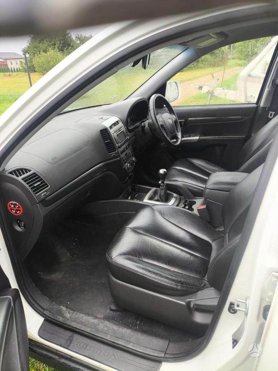 Balts Hyundai Santa Fe 2010 Šilutė, ar dzinēja tilpumu 2.20 L un nobraukumu 13 tūkst. km par 2450 €, foto 5 vietnē AUTOMOTO.COM.LV