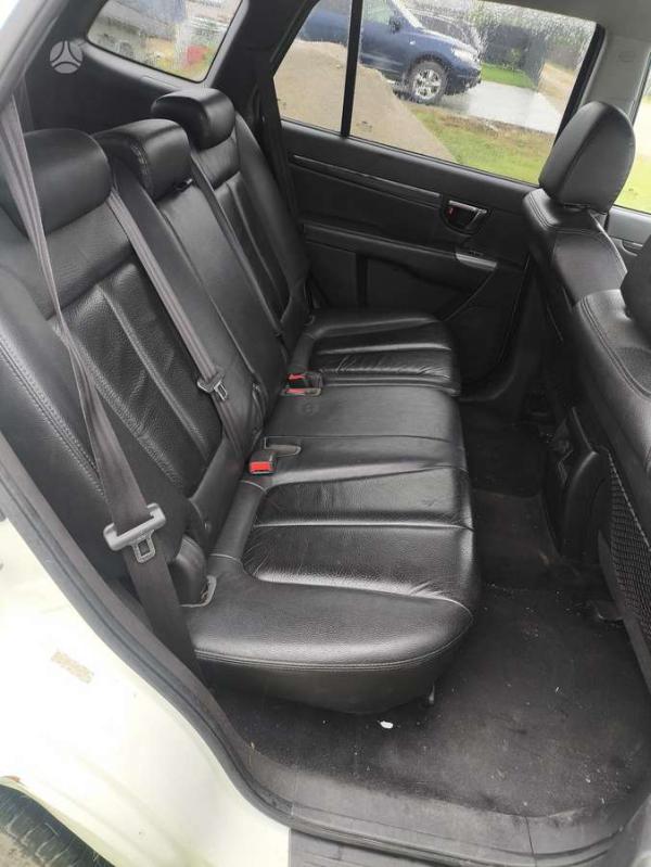 Balts Hyundai Santa Fe 2010 Šilutė, ar dzinēja tilpumu 2.20 L un nobraukumu 13 tūkst. km par 2450 €, foto 6 vietnē AUTOMOTO.COM.LV