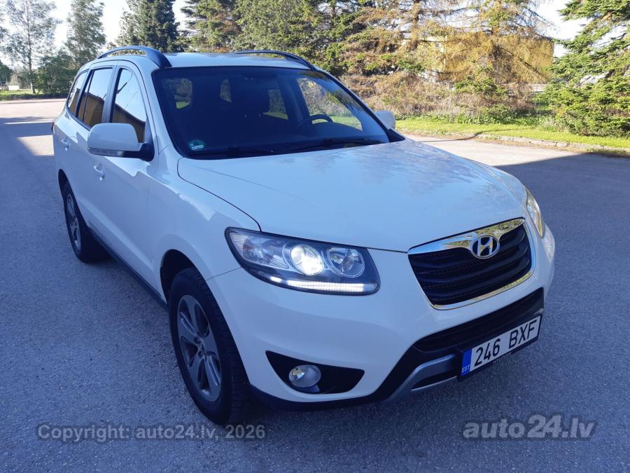 White Hyundai Santa Fe 2012 in Viljandi, with an engine capacity of 2.20 L and mileage of 280 thousand km for 5990 €, photo 3 on AUTOMOTO.COM.LV