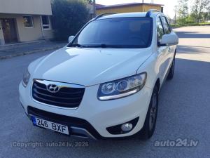 White Hyundai Santa Fe 2012 in Viljandi, with an engine capacity of 2.20 L and mileage of 280 thousand km for 5990 €, photo 4 on AUTOMOTO.COM.LV