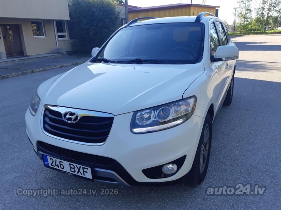 White Hyundai Santa Fe 2012 in Viljandi, with an engine capacity of 2.20 L and mileage of 280 thousand km for 5990 €, photo 4 on AUTOMOTO.COM.LV