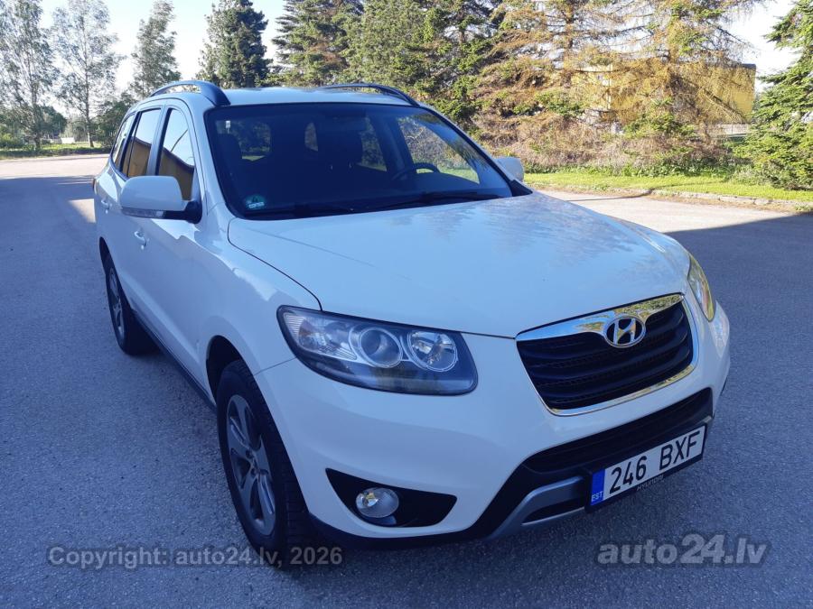 White Hyundai Santa Fe 2012 in Viljandi, with an engine capacity of 2.20 L and mileage of 280 thousand km for 5990 €, photo 5 on AUTOMOTO.COM.LV