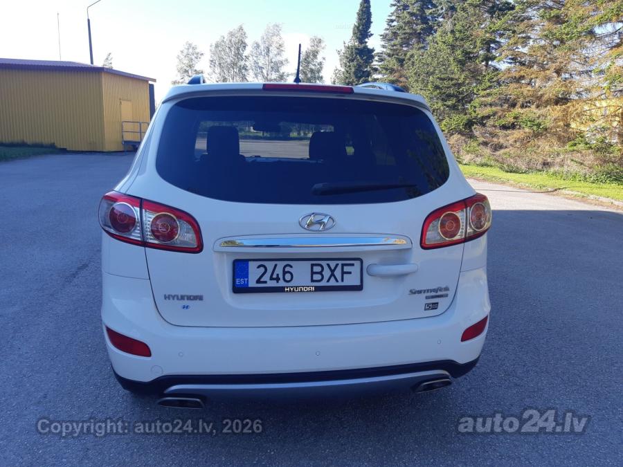 White Hyundai Santa Fe 2012 in Viljandi, with an engine capacity of 2.20 L and mileage of 280 thousand km for 5990 €, photo 7 on AUTOMOTO.COM.LV