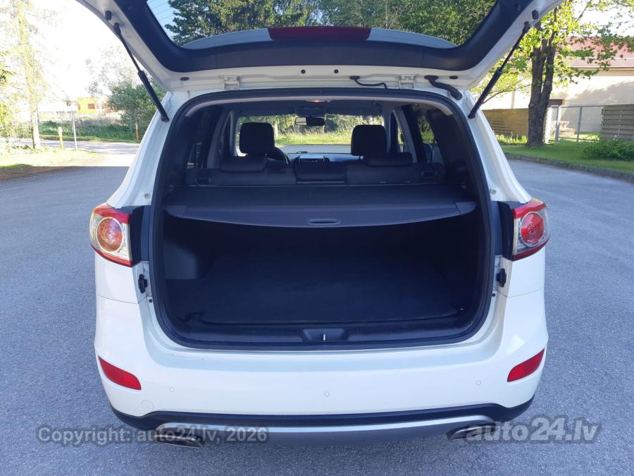 White Hyundai Santa Fe 2012 in Viljandi, with an engine capacity of 2.20 L and mileage of 280 thousand km for 5990 €, photo 8 on AUTOMOTO.COM.LV