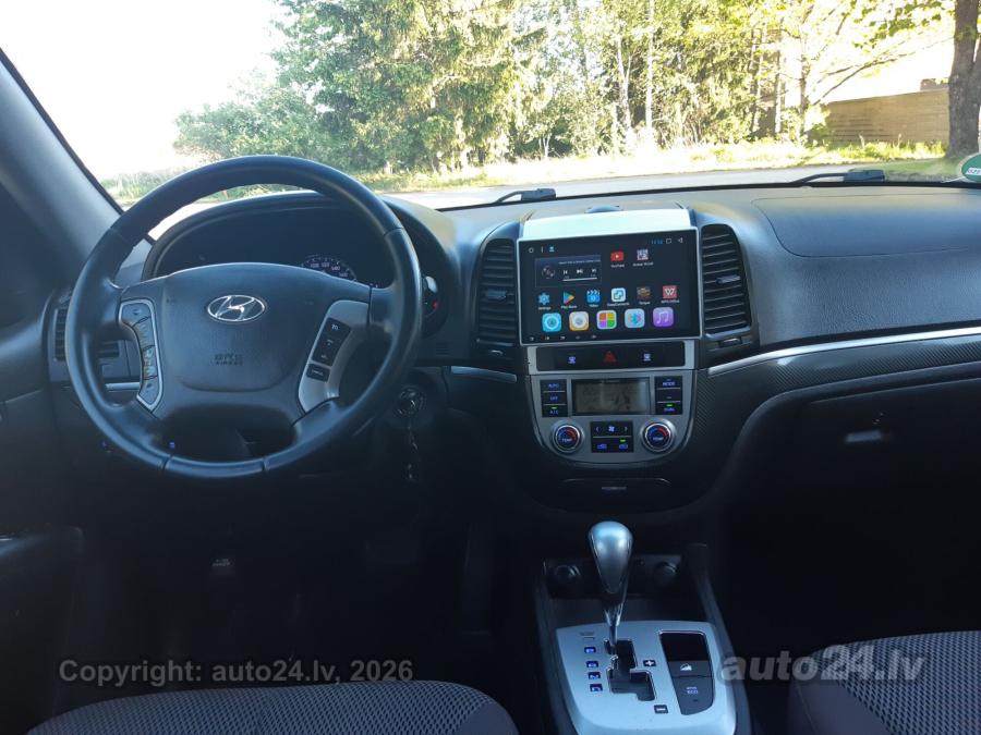 White Hyundai Santa Fe 2012 in Viljandi, with an engine capacity of 2.20 L and mileage of 280 thousand km for 5990 €, photo 11 on AUTOMOTO.COM.LV