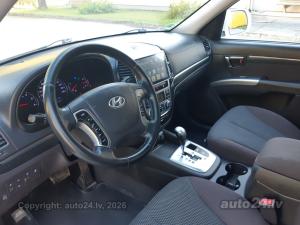 White Hyundai Santa Fe 2012 in Viljandi, with an engine capacity of 2.20 L and mileage of 280 thousand km for 5990 €, photo 12 on AUTOMOTO.COM.LV