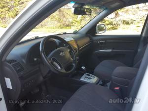 White Hyundai Santa Fe 2012 in Viljandi, with an engine capacity of 2.20 L and mileage of 280 thousand km for 5990 €, photo 14 on AUTOMOTO.COM.LV