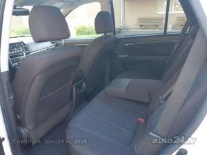 White Hyundai Santa Fe 2012 in Viljandi, with an engine capacity of 2.20 L and mileage of 280 thousand km for 5990 €, photo 17 on AUTOMOTO.COM.LV