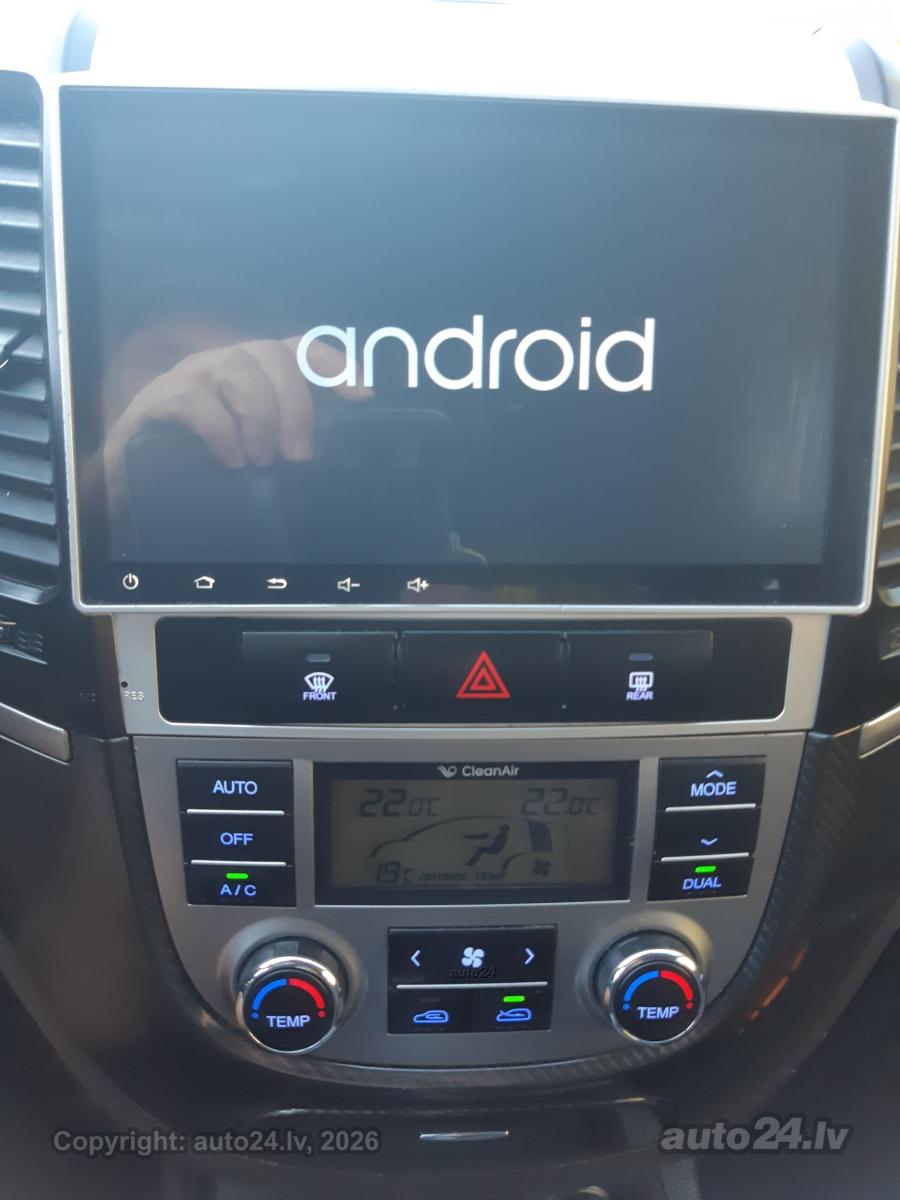 White Hyundai Santa Fe 2012 in Viljandi, with an engine capacity of 2.20 L and mileage of 280 thousand km for 5990 €, photo 18 on AUTOMOTO.COM.LV