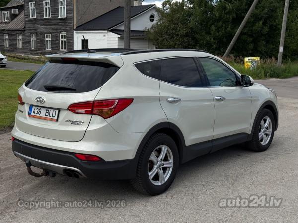 White Hyundai Santa Fe 2015 in Tallinn, with an engine capacity of 2.20 L and mileage of 150 thousand km for 15500 €, photo 2 on AUTOMOTO.COM.LV