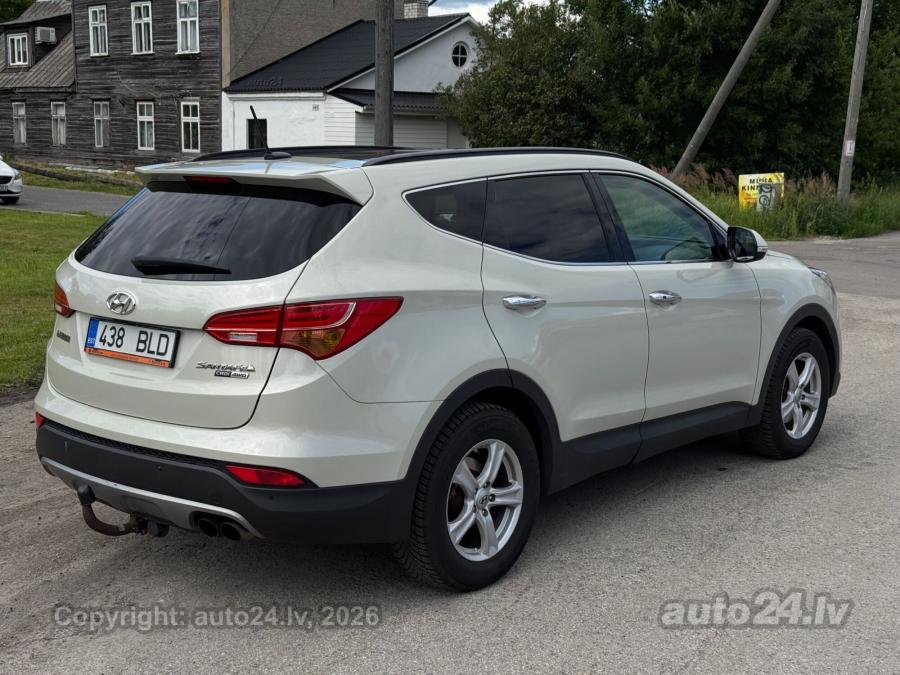 White Hyundai Santa Fe 2015 in Tallinn, with an engine capacity of 2.20 L and mileage of 150 thousand km for 15500 €, photo 3 on AUTOMOTO.COM.LV