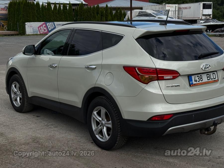 White Hyundai Santa Fe 2015 in Tallinn, with an engine capacity of 2.20 L and mileage of 150 thousand km for 15500 €, photo 4 on AUTOMOTO.COM.LV