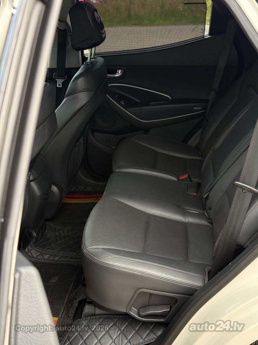 White Hyundai Santa Fe 2015 in Tallinn, with an engine capacity of 2.20 L and mileage of 150 thousand km for 15500 €, photo 7 on AUTOMOTO.COM.LV