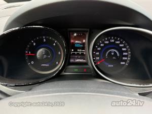 White Hyundai Santa Fe 2015 in Tallinn, with an engine capacity of 2.20 L and mileage of 150 thousand km for 15500 €, photo 8 on AUTOMOTO.COM.LV