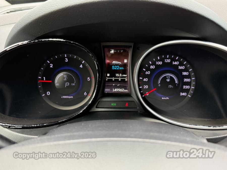 White Hyundai Santa Fe 2015 in Tallinn, with an engine capacity of 2.20 L and mileage of 150 thousand km for 15500 €, photo 8 on AUTOMOTO.COM.LV