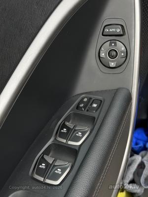 White Hyundai Santa Fe 2015 in Tallinn, with an engine capacity of 2.20 L and mileage of 150 thousand km for 15500 €, photo 10 on AUTOMOTO.COM.LV