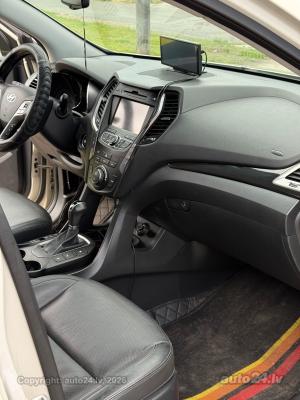 White Hyundai Santa Fe 2015 in Tallinn, with an engine capacity of 2.20 L and mileage of 150 thousand km for 15500 €, photo 13 on AUTOMOTO.COM.LV