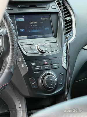 White Hyundai Santa Fe 2015 in Tallinn, with an engine capacity of 2.20 L and mileage of 150 thousand km for 15500 €, photo 14 on AUTOMOTO.COM.LV
