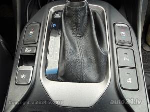 White Hyundai Santa Fe 2015 in Tallinn, with an engine capacity of 2.20 L and mileage of 150 thousand km for 15500 €, photo 16 on AUTOMOTO.COM.LV
