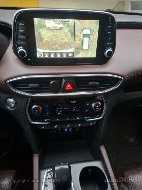 White Hyundai Santa Fe 2019 in Tartu, with an engine capacity of 2.20 L and mileage of 235 thousand km for 24000 €, photo 6 on AUTOMOTO.COM.LV