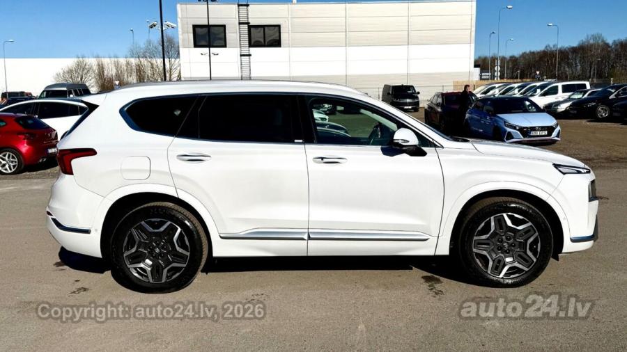 White Hyundai Santa Fe 2021 in Tallinn, with an engine capacity of 1.60 L and mileage of 28 thousand km for 34900 €, photo 8 on AUTOMOTO.COM.LV
