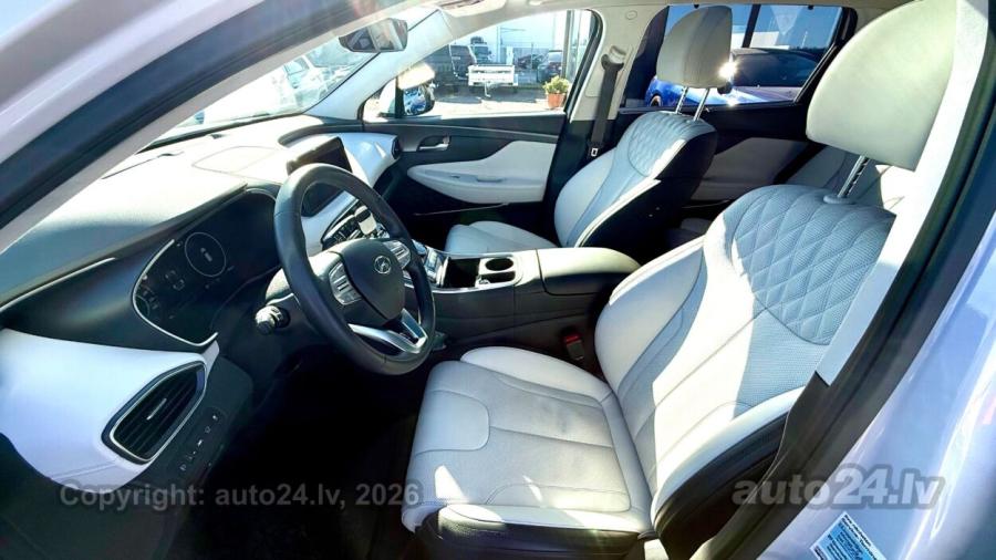 White Hyundai Santa Fe 2021 in Tallinn, with an engine capacity of 1.60 L and mileage of 28 thousand km for 34900 €, photo 17 on AUTOMOTO.COM.LV