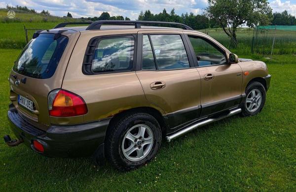 Yellow Hyundai Santa Fe 2002 in Vilnius, with an engine capacity of 1.99 L and mileage of 312 thousand km for 1500 €, photo 3 on AUTOMOTO.COM.LV