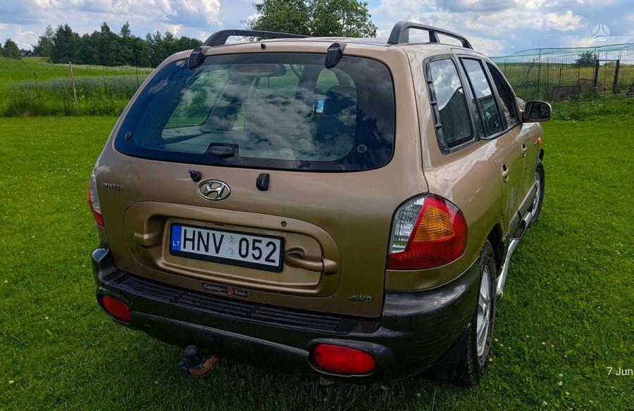 Yellow Hyundai Santa Fe 2002 in Vilnius, with an engine capacity of 1.99 L and mileage of 312 thousand km for 1500 €, photo 5 on AUTOMOTO.COM.LV