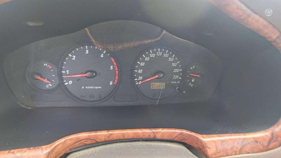 Yellow Hyundai Santa Fe 2002 in Vilnius, with an engine capacity of 1.99 L and mileage of 312 thousand km for 1500 €, photo 8 on AUTOMOTO.COM.LV