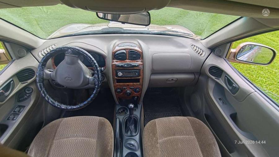 Yellow Hyundai Santa Fe 2002 in Vilnius, with an engine capacity of 1.99 L and mileage of 312 thousand km for 1500 €, photo 9 on AUTOMOTO.COM.LV