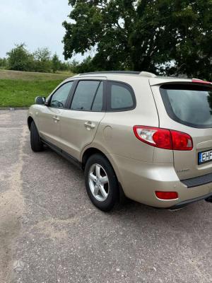 Yellow Hyundai Santa Fe 2006 in Kaunas, with an engine capacity of 2.66 L and mileage of 145 thousand km for 3849 €, photo 9 on AUTOMOTO.COM.LV