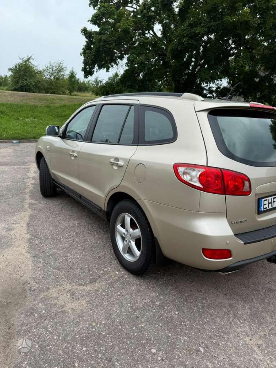 Yellow Hyundai Santa Fe 2006 in Kaunas, with an engine capacity of 2.66 L and mileage of 145 thousand km for 3849 €, photo 9 on AUTOMOTO.COM.LV