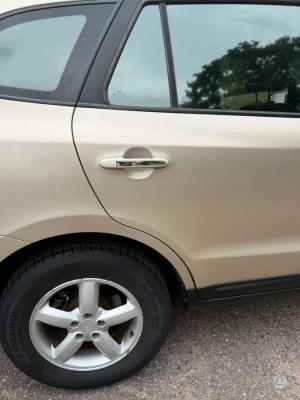 Yellow Hyundai Santa Fe 2006 in Kaunas, with an engine capacity of 2.66 L and mileage of 145 thousand km for 3849 €, photo 11 on AUTOMOTO.COM.LV
