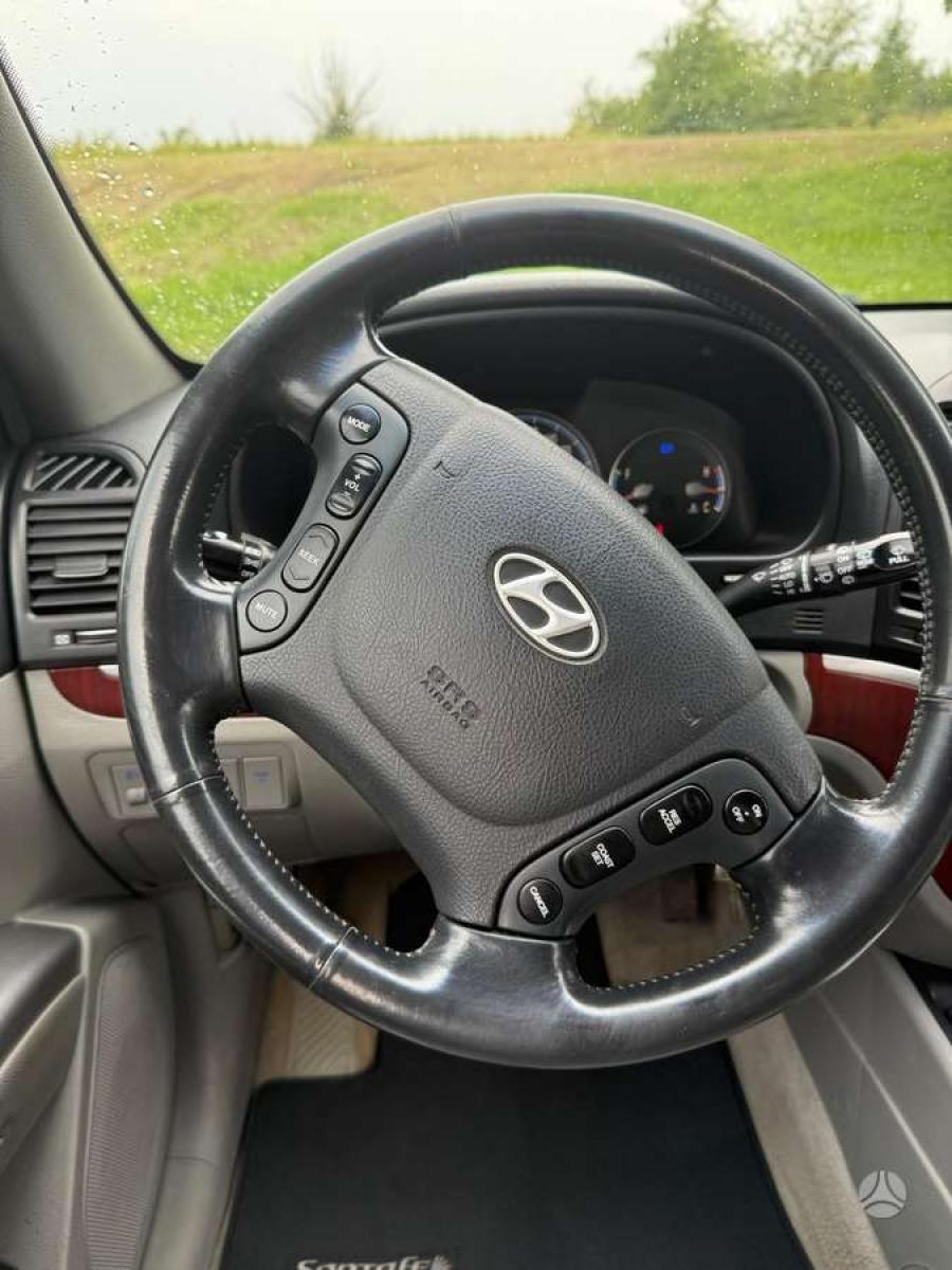 Yellow Hyundai Santa Fe 2006 in Kaunas, with an engine capacity of 2.66 L and mileage of 145 thousand km for 3849 €, photo 14 on AUTOMOTO.COM.LV