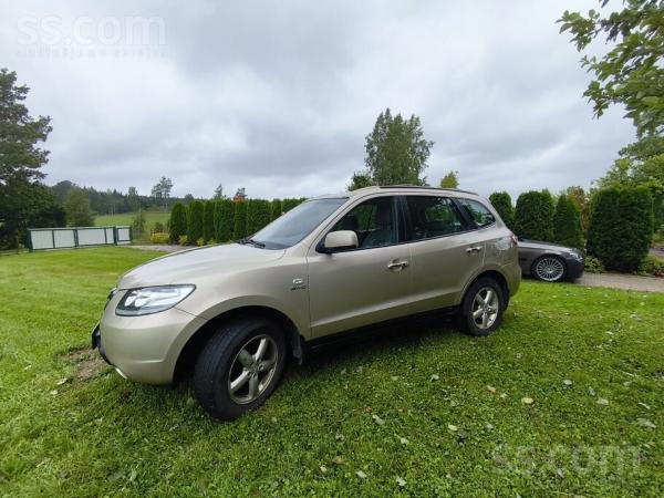 Yellow Hyundai Santa Fe 2007 in Riga, with an engine capacity of 2.20 L and mileage of 215 thousand km for 3995 €, photo 1 on AUTOMOTO.COM.LV