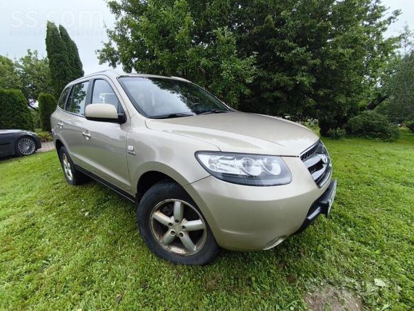 Yellow Hyundai Santa Fe 2007 in Riga, with an engine capacity of 2.20 L and mileage of 215 thousand km for 3995 €, photo 4 on AUTOMOTO.COM.LV