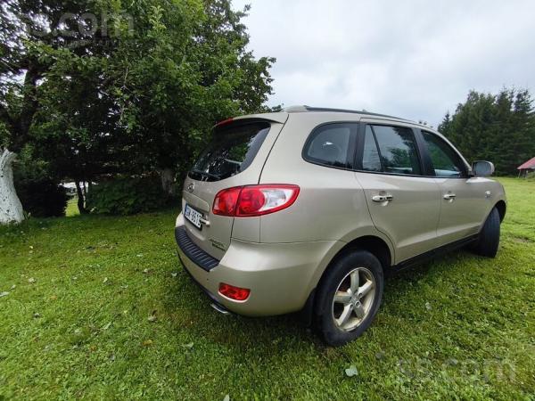 Yellow Hyundai Santa Fe 2007 in Riga, with an engine capacity of 2.20 L and mileage of 215 thousand km for 3995 €, photo 6 on AUTOMOTO.COM.LV