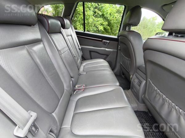 Yellow Hyundai Santa Fe 2007 in Riga, with an engine capacity of 2.20 L and mileage of 215 thousand km for 3995 €, photo 10 on AUTOMOTO.COM.LV
