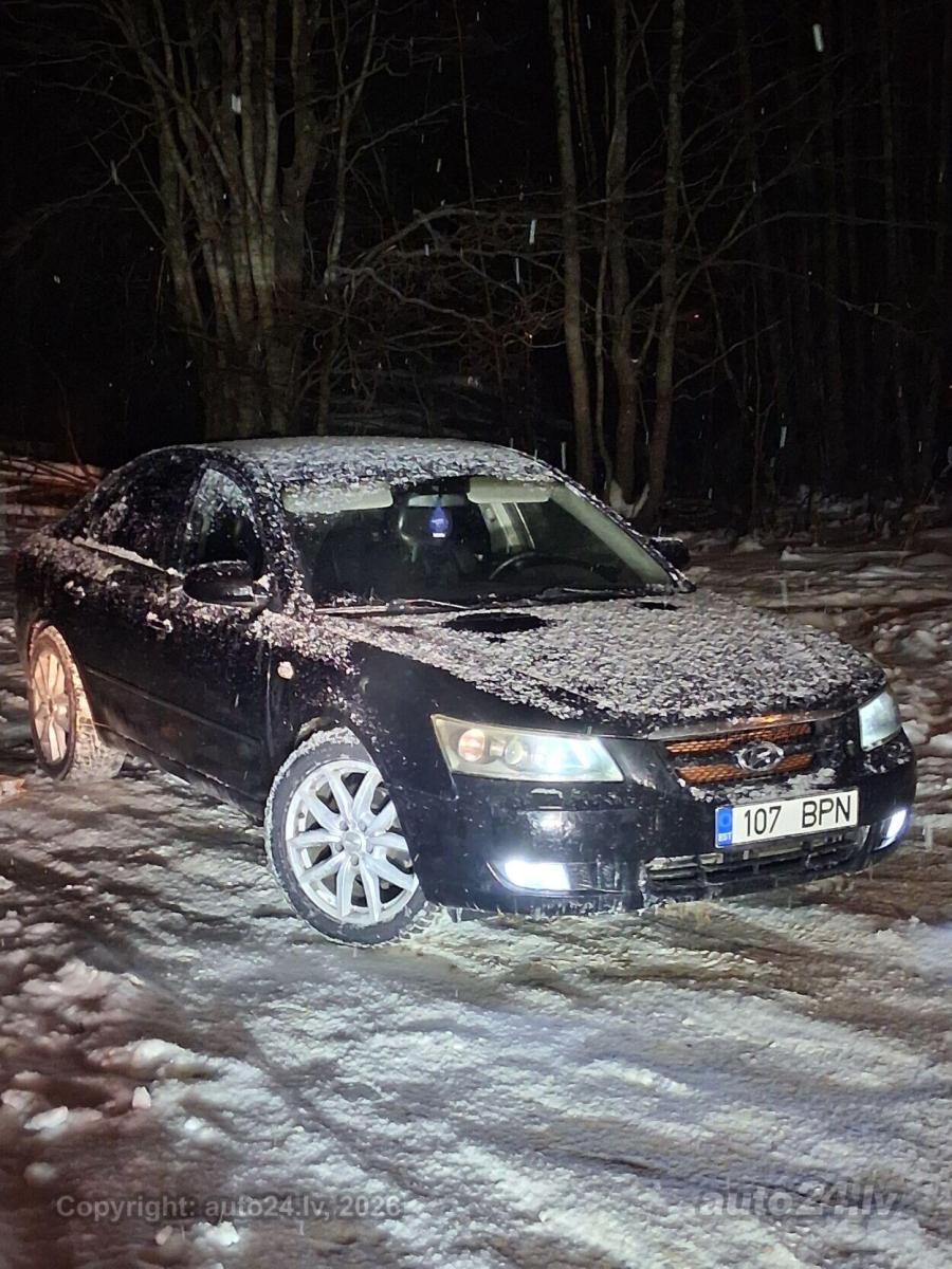 Black Hyundai Sonata 2006 in Tallinn, with an engine capacity of 2.00 L and mileage of 418 thousand km for 1500 €, photo 1 on AUTOMOTO.COM.LV