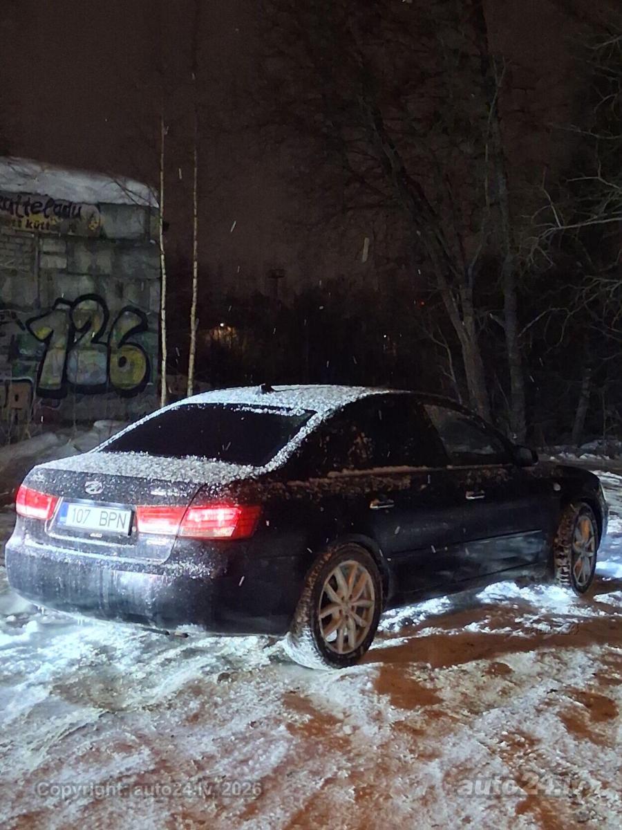 Black Hyundai Sonata 2006 in Tallinn, with an engine capacity of 2.00 L and mileage of 418 thousand km for 1500 €, photo 4 on AUTOMOTO.COM.LV