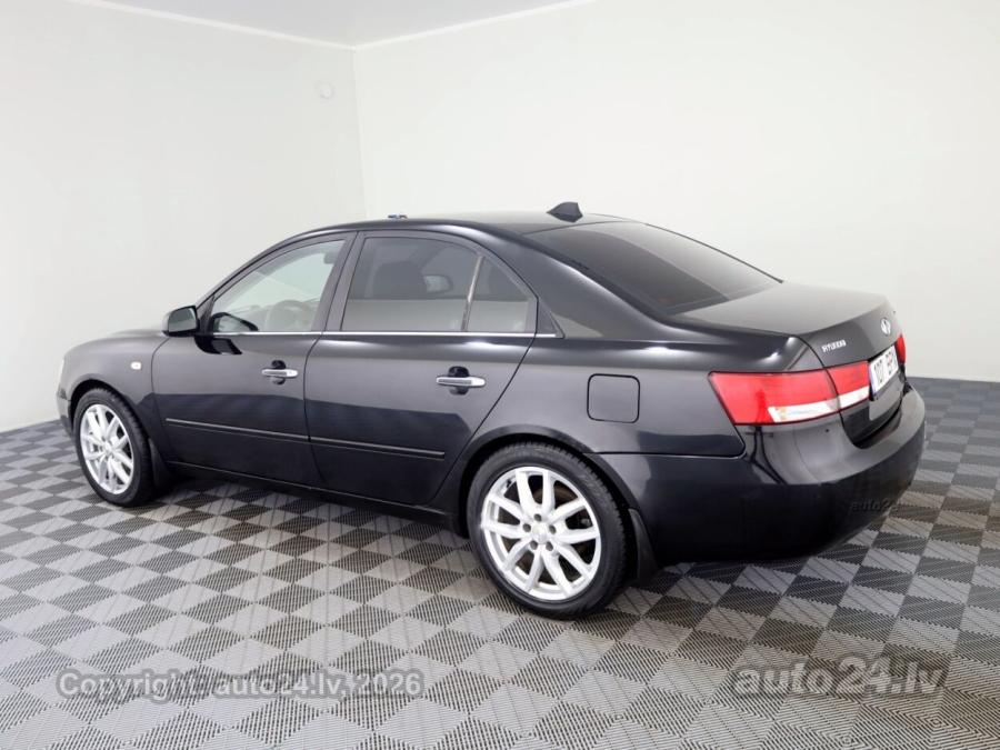Melns Hyundai Sonata 2006 Tallina, ar dzinēja tilpumu 2.00 L un nobraukumu 417 tūkst. km par 999 €, foto 4 vietnē AUTOMOTO.COM.LV