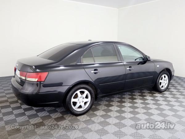 Black Hyundai Sonata 2006 in Tallinn, with an engine capacity of 2.40 L and mileage of 187 thousand km for 1499 €, photo 3 on AUTOMOTO.COM.LV
