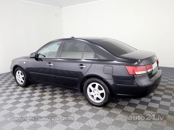Black Hyundai Sonata 2006 in Tallinn, with an engine capacity of 2.40 L and mileage of 187 thousand km for 1499 €, photo 4 on AUTOMOTO.COM.LV