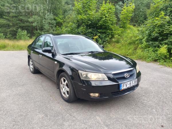 Black Hyundai Sonata 2006 in Riga, with an engine capacity of 2.40 L and mileage of 120 thousand km for 1800 €, photo 2 on AUTOMOTO.COM.LV