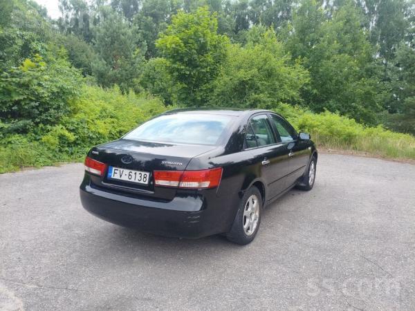 Black Hyundai Sonata 2006 in Riga, with an engine capacity of 2.40 L and mileage of 120 thousand km for 1800 €, photo 4 on AUTOMOTO.COM.LV