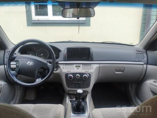 Black Hyundai Sonata 2006 in Riga, with an engine capacity of 2.40 L and mileage of 120 thousand km for 1800 €, photo 5 on AUTOMOTO.COM.LV